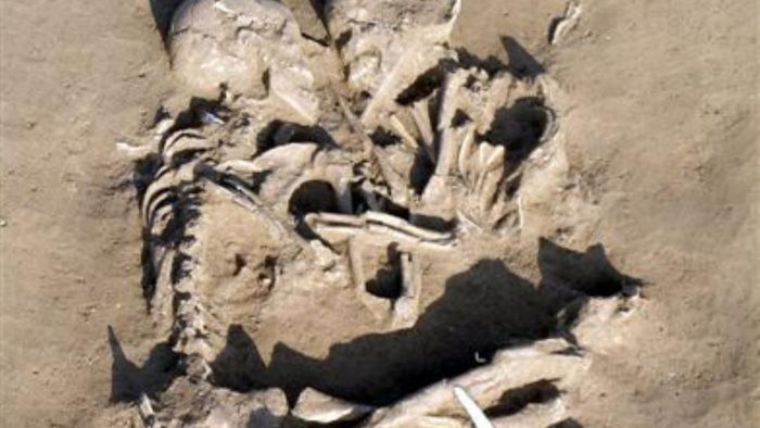 Scheletri abbracciati, mistero agli sgoccioli - Cultura e Spettacoli