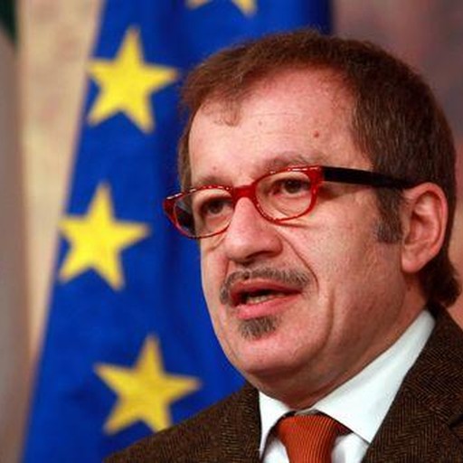 Immigrati; Da Lampedusa poesia a Maroni: Ne hai fatto casa tua - apcom