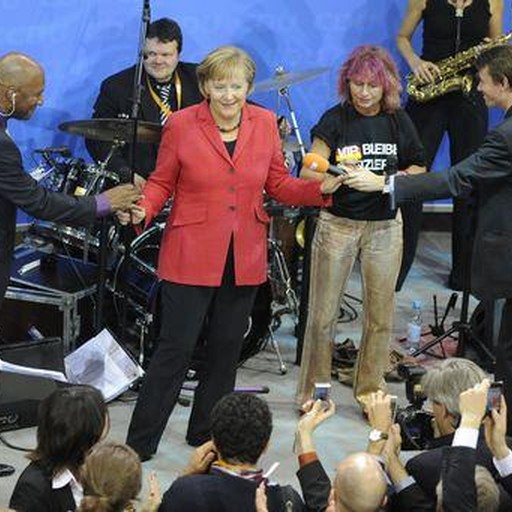 Germania/ Angela Merkel vince, sarà cancelliera con i liberali - apcom