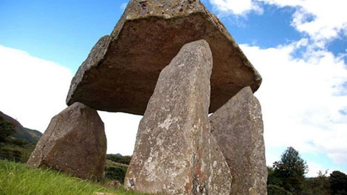 Uno sguardo nell'aldilà da un altare di pietra - Cultura e Spettacoli