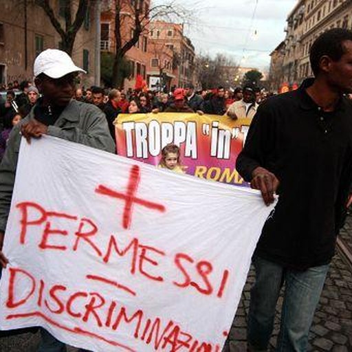 Immigrati/ Brescia, padre di senegalese su gru: Sbagli, scendete - apcom