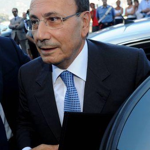 Pdl/ Schifani insiste: Con Fini nel Governo meno tensioni - apcom