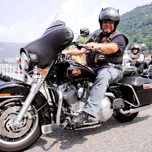 Acciaio, cavalli e tanta birra: il mito Harley passa da Como - Cronaca