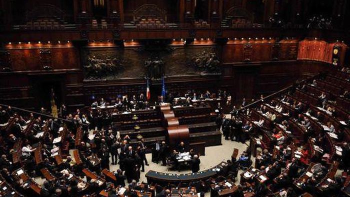 Camera/ Scoop Oggi:Deputato a caccia escort durante voto su Bondi - apcom
