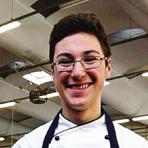 Da Olgiate in Lettonia per cucinare La storia di Luca, chef di 16 anni ...