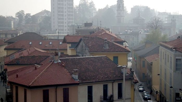 Cantù, corre nudo nella notte «Sbucato da un cespuglio» - Cronaca