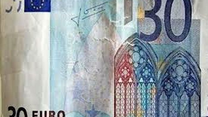 Paga con una banconota da 30 euro: gli danno il resto - Homepage
