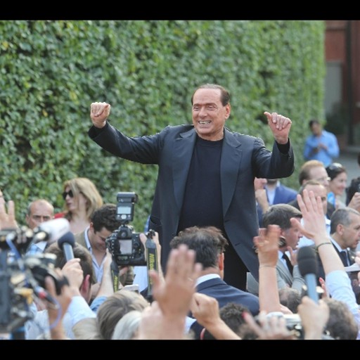 Berlusconi ribadisce, Governo va avanti - Europa