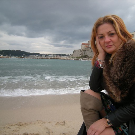 La scrittrice Alina Rizzi stasera sarà a Olgiate - Cronaca