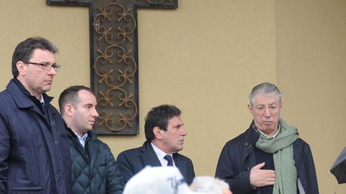 Addio alla moglie di Carioni Umberto Bossi ai funerali - Cronaca