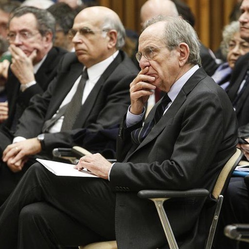 Padoan, debito scenderà, usare margini - Europa