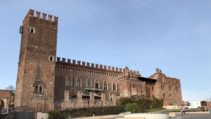 Castello di Carimate in vendita “Bastano” 15 milioni di euro - Cronaca