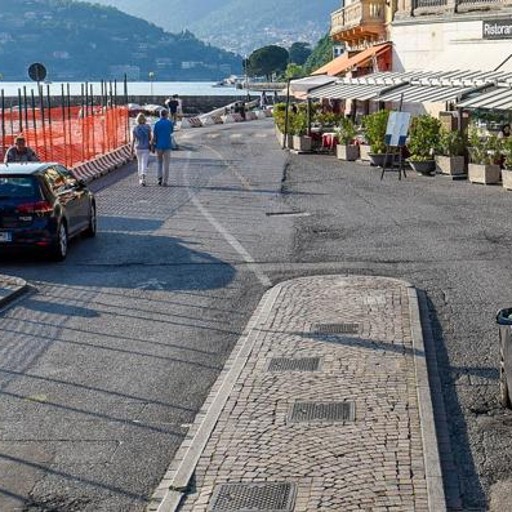 Como, auto in viale Geno Numero chiuso per la città turistica - Cronaca