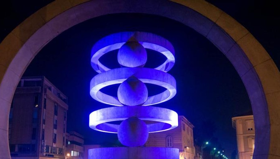 Como: la fontana di Camerlata torna illuminata - Cronaca