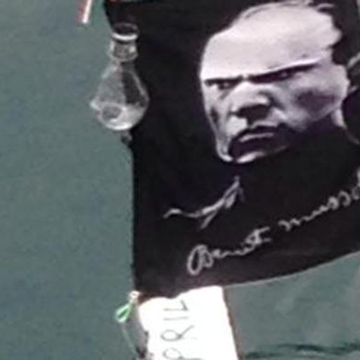 Zattera per il duce «È un mio ricordo» «Basta propaganda» - Cronaca