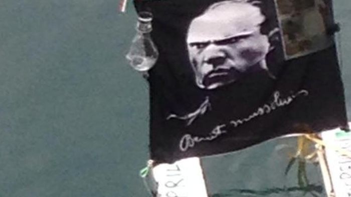 Zattera per il duce «È un mio ricordo» «Basta propaganda» - Cronaca