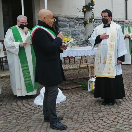 L’ingresso di don Claudio Monti Parroco di Lanzo, Scaria e Ramponio ...