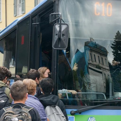 Musso, «Scenda pure a fare il biglietto» E il bus se ne va: «Presa in ...