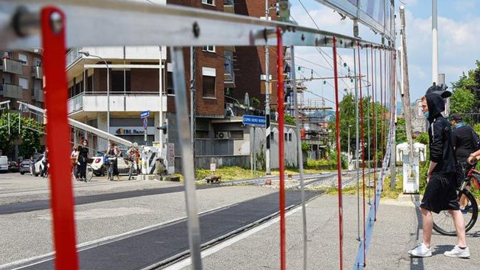 Borghi, ostaggi delle sbarre La rabbia al passaggio a livello - Cronaca