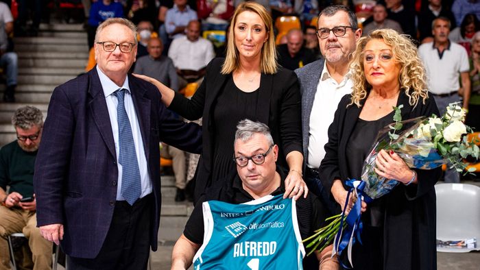 Tributo a Marson e Supercoppa. Brividi Briantea84 alla partita di Cantù ...