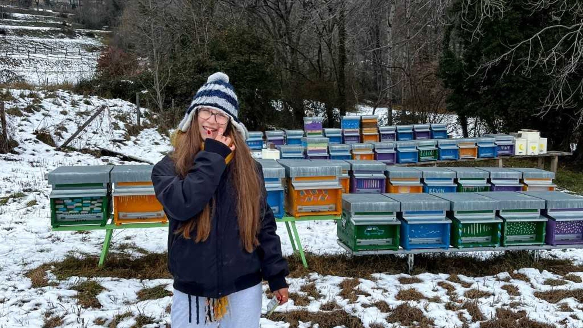 Rebecca Bianchi, la ragazza delle arnie: ne possiede 120, con sei ...