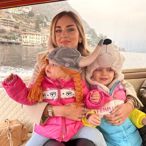I “Ferragnez” cercano casa a Torno: ieri la gita in barca e le foto di ...