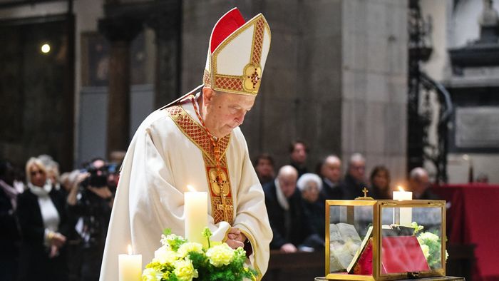 Lutto nella chiesa, il cardinal Cantoni: «Siamo debitori a Benedetto XVI»