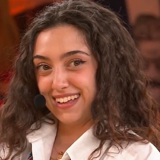 Merone, al programma “Amici” premio della critica per la cantante Sissi ...