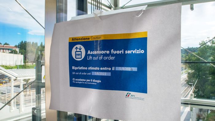 Stazioni, che strazio. Ascensori fuori uso e beffe dei passeggeri