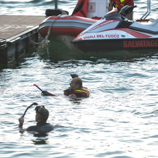 Torno, giovane turista si tuffa dal pontile e annega nel lago