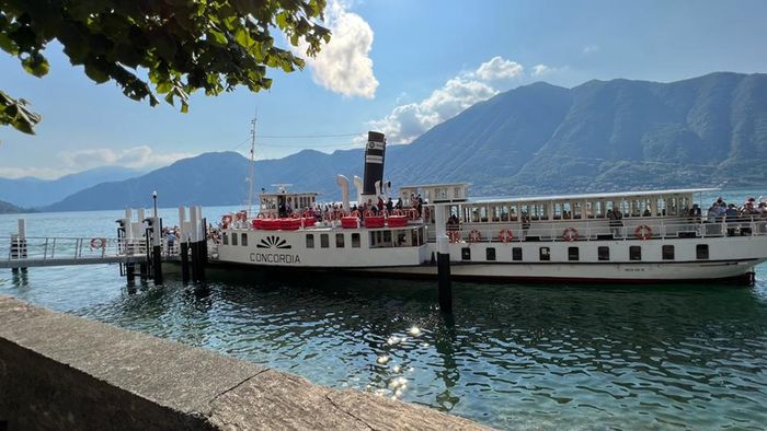 Il pontile di Colonno riaperto dal piroscafo Concordia, dopo 33 anni