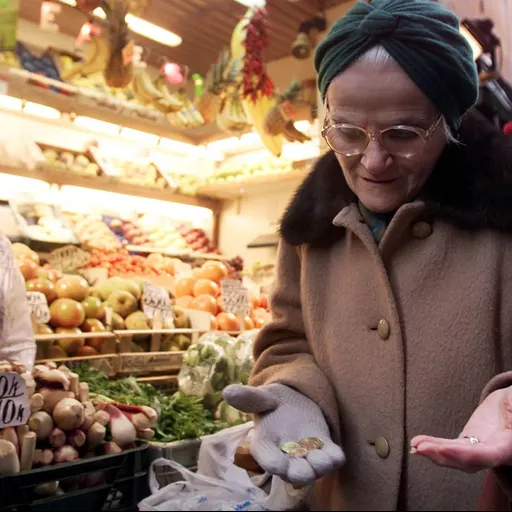 Allarme: crescono i bisogni, ma in tavola c’è meno cibo