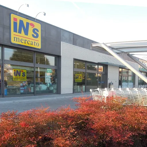 Rapina al market, il bandito spara un colpo in aria