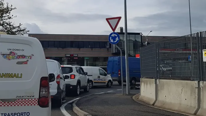 Camerlata, attese record al passaggio a livello