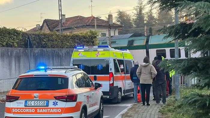 Travolto dal treno a Inverigo, lotta per la vita