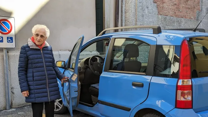 I cent’anni di Maria: «Guido ancora per andare in chiesa»