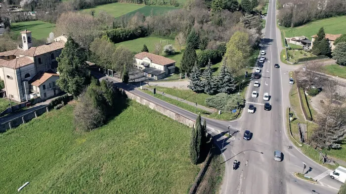 Erba: all’incrocio di Casiglio resta il semavelox - Cronaca