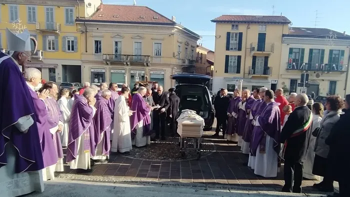 L’addio a don Luigi: «Prete vicino alla gente»