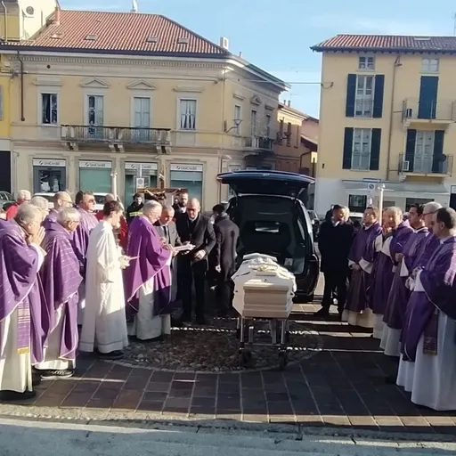 L’addio a don Luigi: «Prete vicino alla gente»