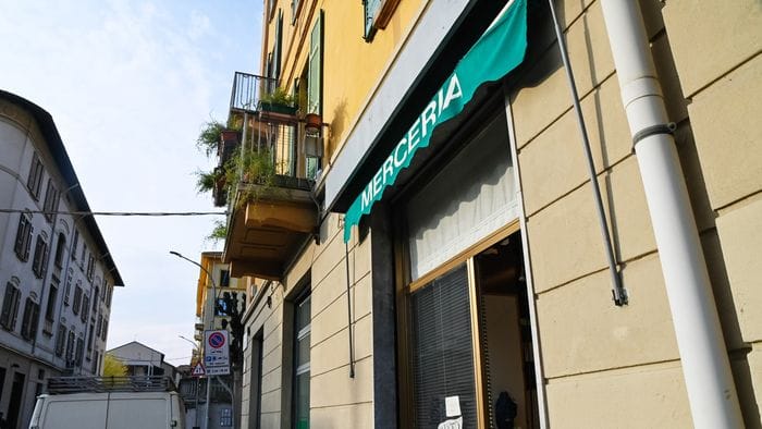 Chiude la merceria di via Zezio. Il racconto della proprietaria: «Ha ...