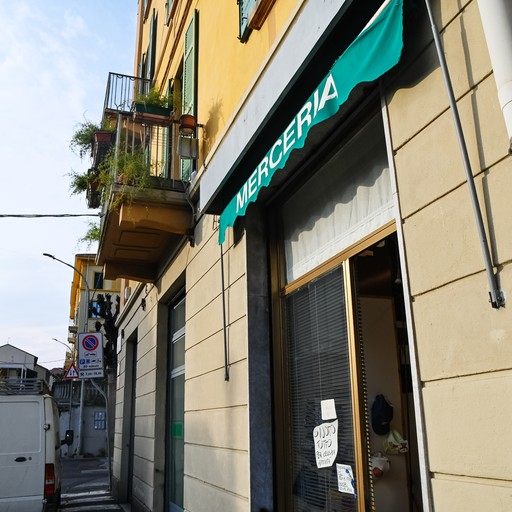 Chiude la merceria di via Zezio. Il racconto della proprietaria: «Ha ...