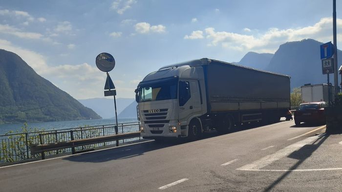 In meno di 24 ore bus rotto e tir in panne sulla statale Regina all ...