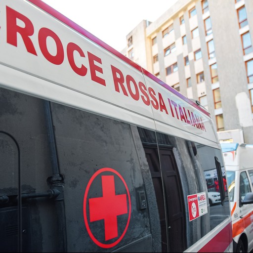 Incidente in via Varesina, scontro tra auto e moto. Una quindicenne è ...