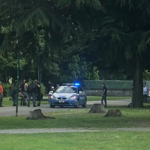 Donna aggredita ai giardini, la polizia ferma un uomo