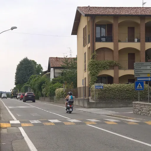 Ladri in giardino rispondono senza paura al residente