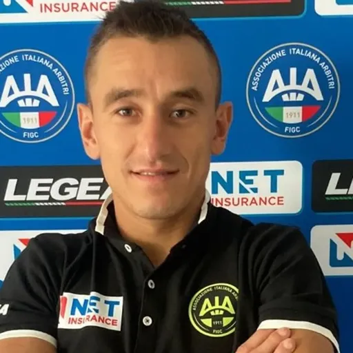 Da Domaso fino alla serie C: Bruno “sbandiera” con i prof del calcio ...