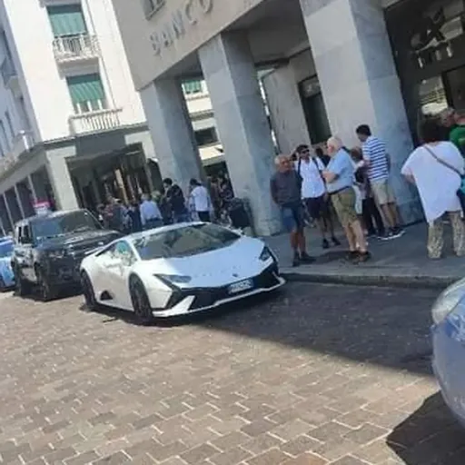Il trio in Lamborghini: in una settimana buco di 70mila euro