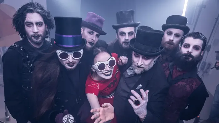 Villa Erba dà voce a Harry Potter Cosplayer e pop gotico nel parco ...