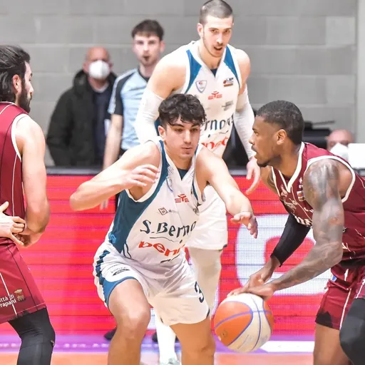 Tarallo e i suoi fratelli. La Generazione Z alla conquista di Cantù ...