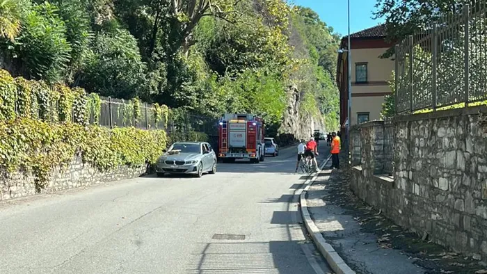 Sasso cade sull’auto in transito in via Regina vecchia, nessun ferito ...